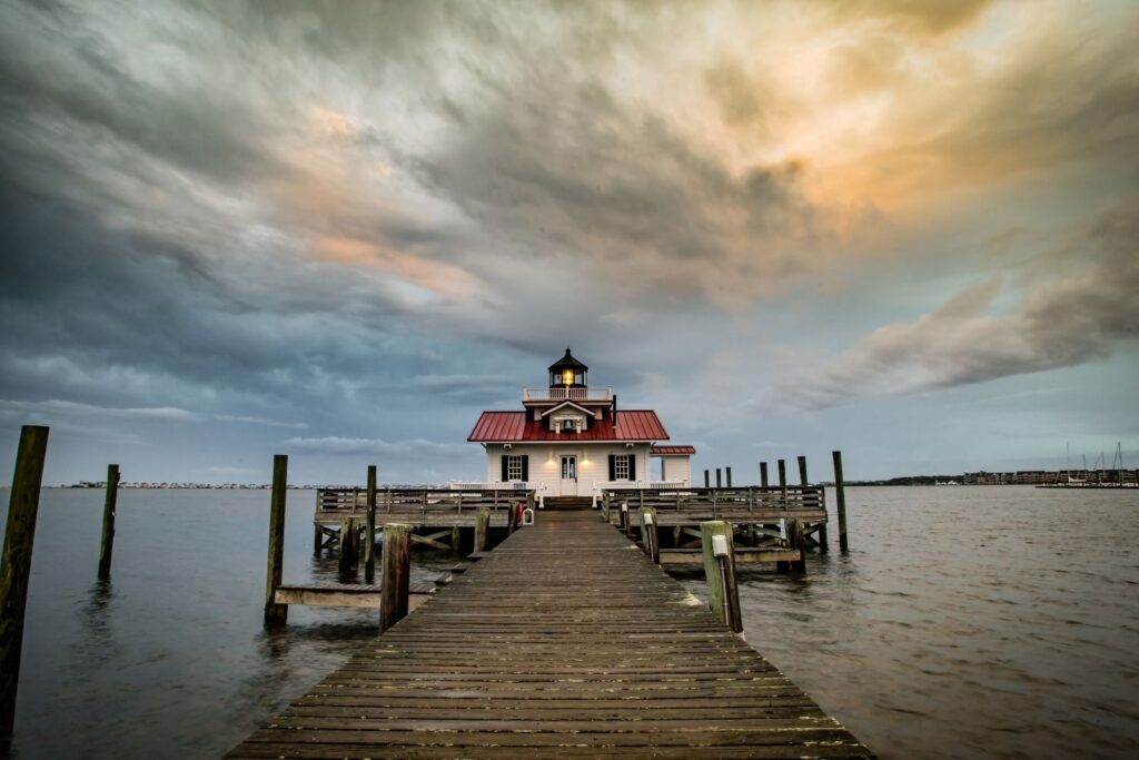8 BEAUTIFUL North Carolina Lighthouses You Should Visit - Lost In The ...