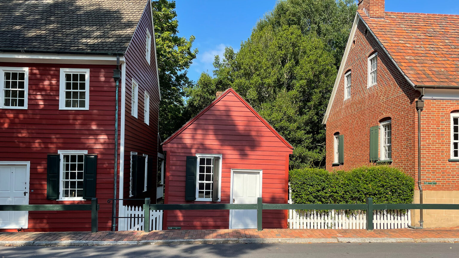 17 OLD SALEM Attractions You Shouldn't Miss!